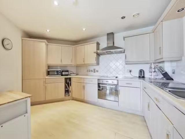 Deal! 2 BA 2 bedroom flat for rent in Sherman Road, Bromley, BR1