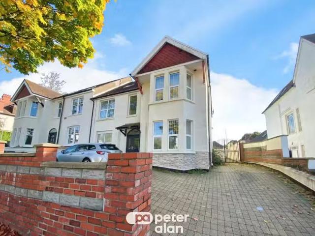 Charming 2 BA 2 bedroom flat for rent in Pen y Lan Road, CARDI.