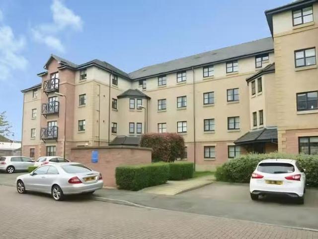 Just in! 2 BA 2 bedroom flat for rent in Russell Gardens, Edin.