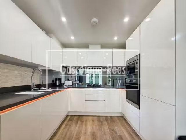 Charming 2 BA 2 bedroom flat for rent in Woodstock Court, Addl.