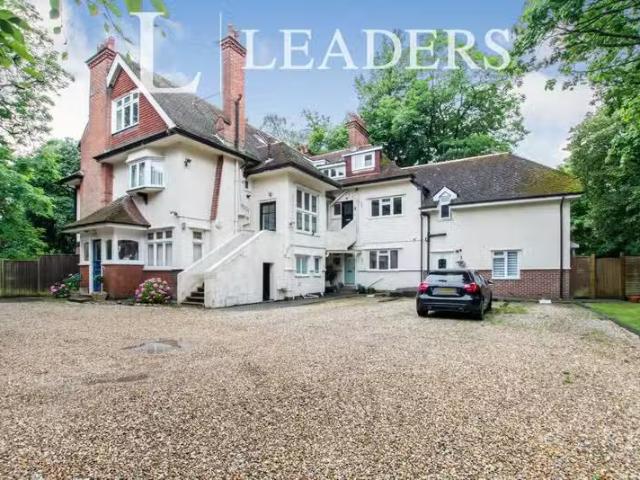 Cozy 2 BA 2 bedroom flat for rent in Talbot Avenue, Bournemout.