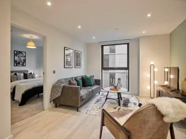 New 2 BA 2 bedroom flat for rent in The Helm, 37 Holdenhurst R.