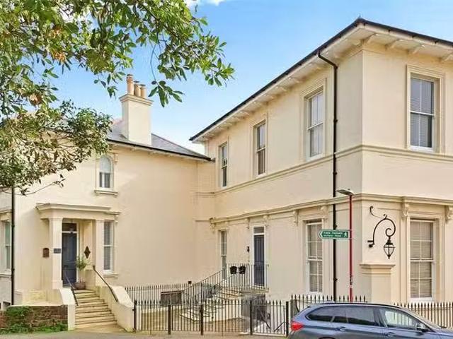 Charming 2 BA 2 bedroom Flat to rent, Archery Road, St. Leonar.