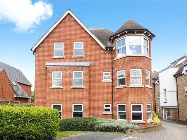 Cozy 2 BA 2 bedroom Flat to rent, Egham Hill, Egham, TW20 £1.