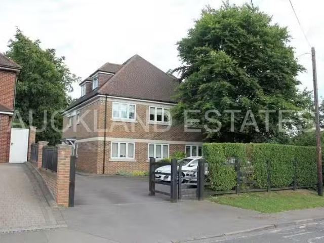 Cozy 2 BA 2 bedroom penthouse for rent in Bluebridge Road, Bro.