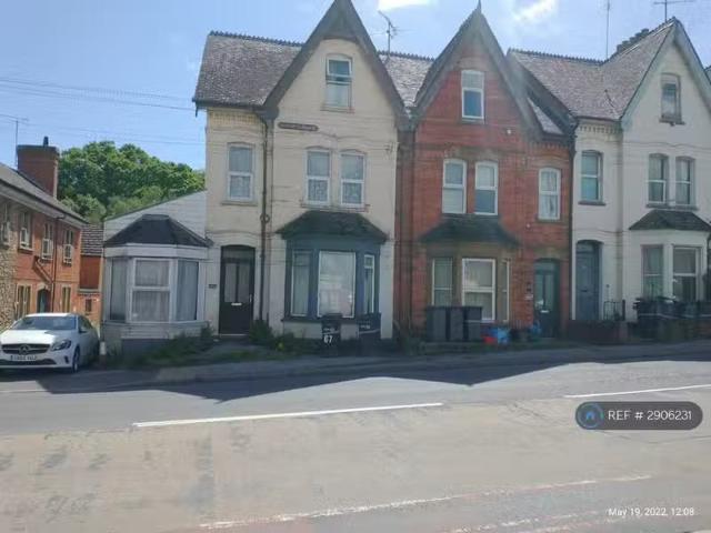 Charming 2 BA 4 bedroom maisonette for rent in Hendford Hill.