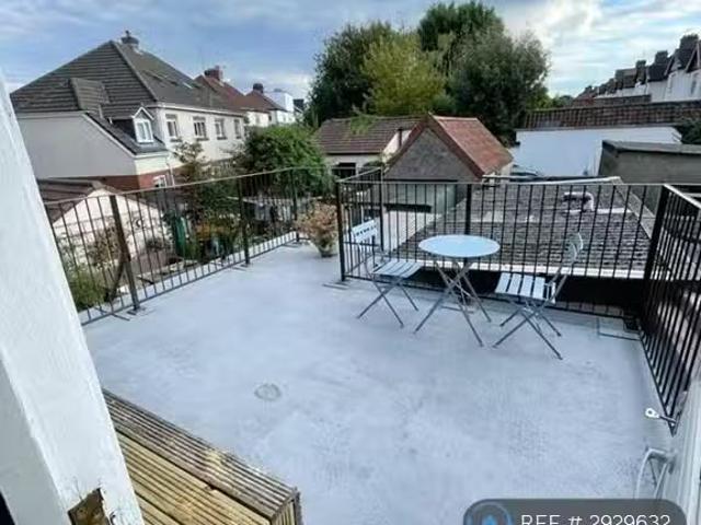Just in! 2 BA 4 bedroom maisonette for rent in Wellington Hill.