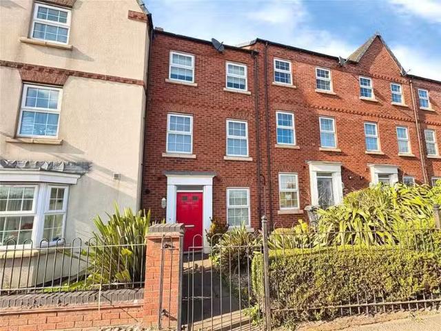 Cheap 2 BA 4 bedroom Mid Terrace House to rent, Leamore Lane.