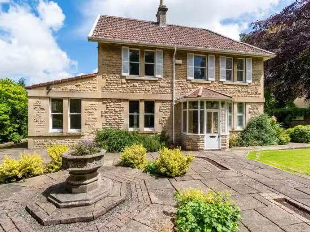 Just in! 2 BA 4 bedroom detached house for rent in Midford Lan.