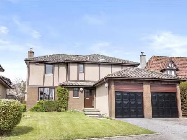 Just in! 2 BA 4 bedroom detached house for rent in Earlspark R.