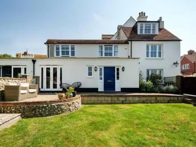 Just in! 2 BA 4 bedroom detached house for rent in Steyning Ro.