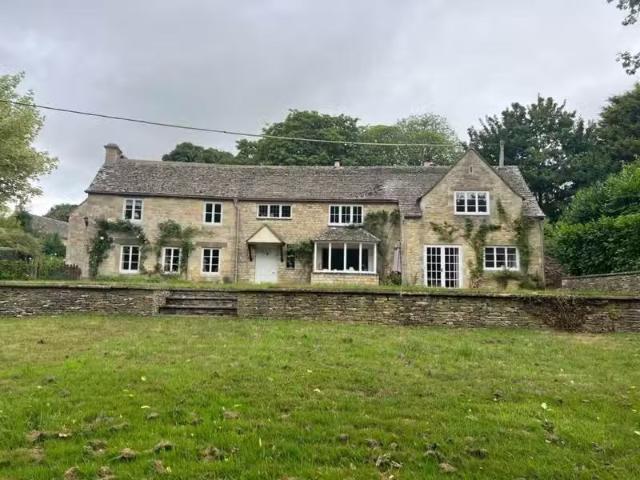 Just in! 2 BA 4 bedroom detached house for rent in Turkdean, G.