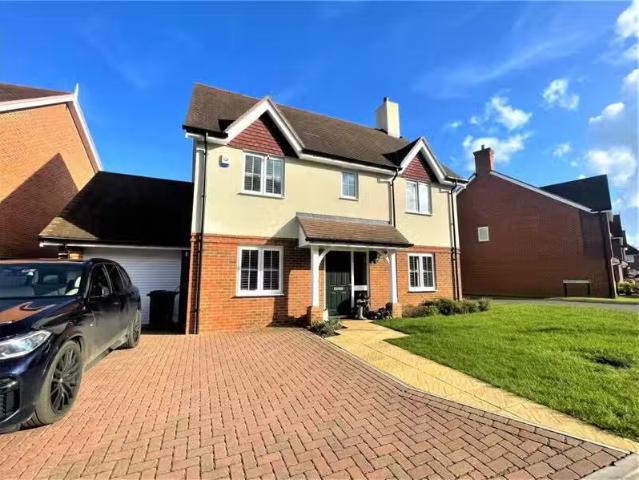 Cheap 2 BA 4 bedroom detached house for rent in Tiger Moth Lan.