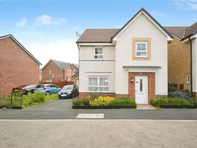 New 2 BA 4 bedroom Detached House to rent, Columbia Crescent.