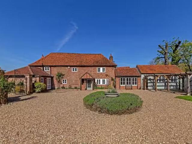 Cozy 2 BA 4 bedroom house for rent in Nell Gwynn Cottage, Lond.