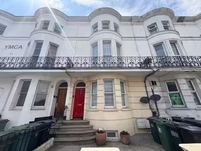 Cheap 2 BA 4 bedroom house for rent in Seaside, BN22