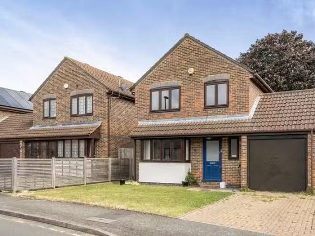 Just in! 2 BA 4 bedroom link detached house for rent in Turner.
