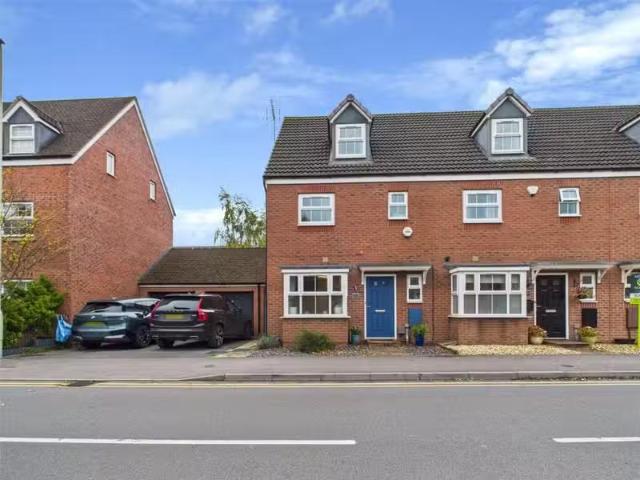 For Rent! 2 BA 4 bedroom semi detached house for rent in Thatc.