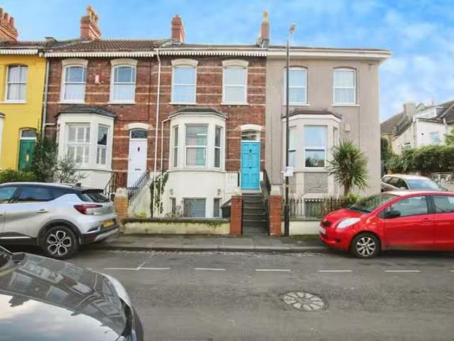 Deal! 2 BA 4 bedroom terraced house for rent in Banner Road.