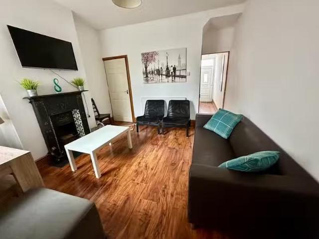 Rental! 2 BA 4 bedroom terraced house for rent in Sir Thomas W.