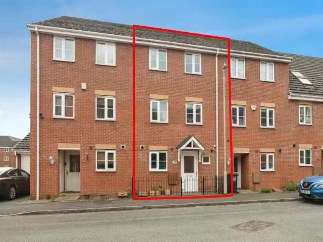 Cheap 2 BA 4 bedroom town house for rent in The Infield, Hales.