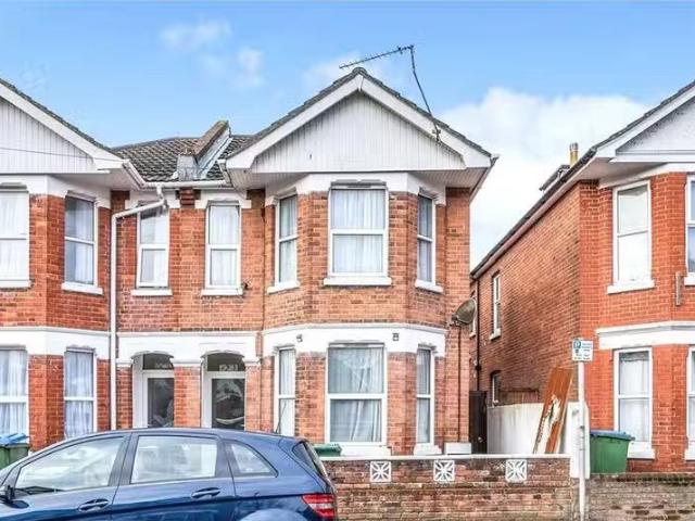 Nice 2 BA 5 bedroom Mid Terrace House to rent, Harborough Road.