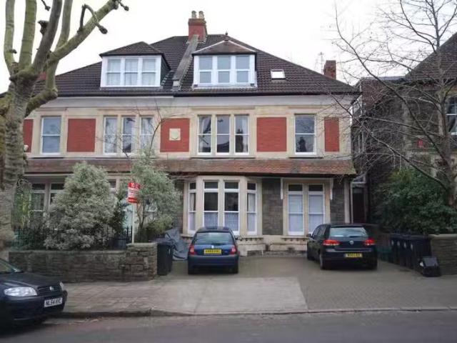 New 2 BA 5 bedroom apartment for rent in Top Floor Flat, Woods.