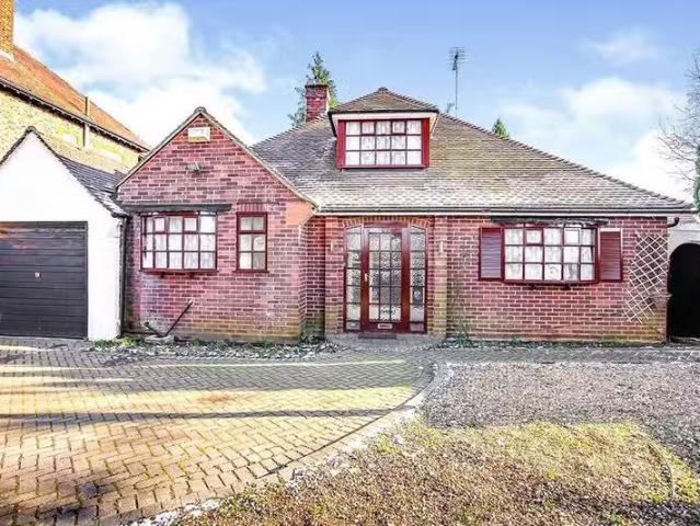 Unique 2 BA 5 bedroom Detached Bungalow to rent, Stratford Roa.