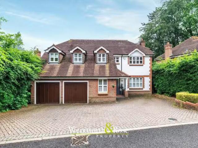 Charming 2 BA 5 bedroom detached house for rent in The Badgers.