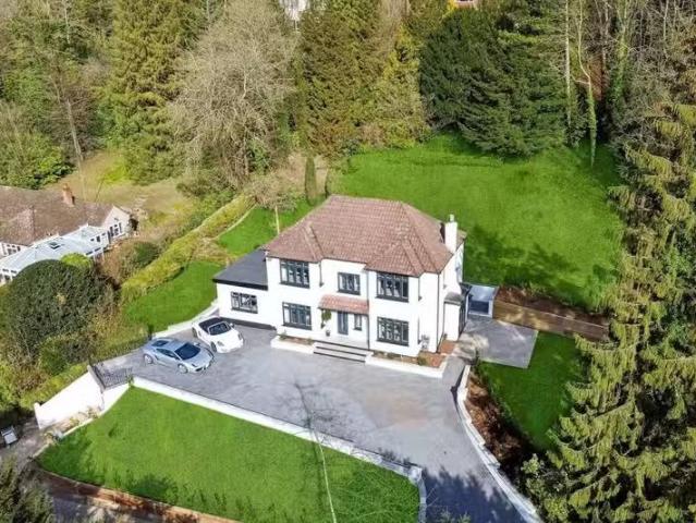 Deal! 2 BA 5 bedroom detached house for rent in Welcomes Road.