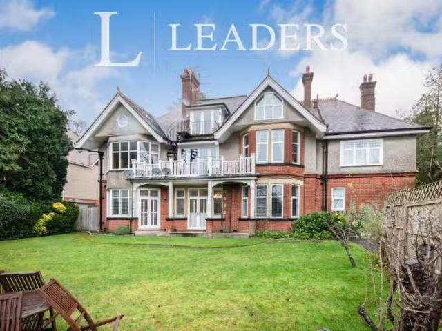Charming 2 BA 5 bedroom flat for rent in Castle Mount, 6 St. V.