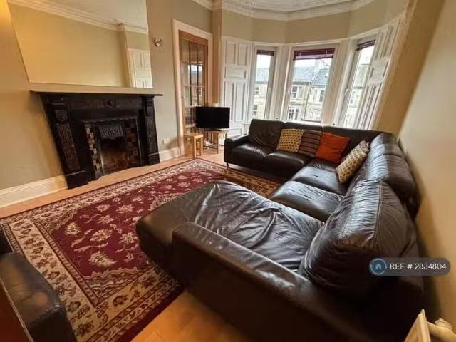 Nice 2 BA 5 bedroom flat for rent in East New Town, Edinburgh.
