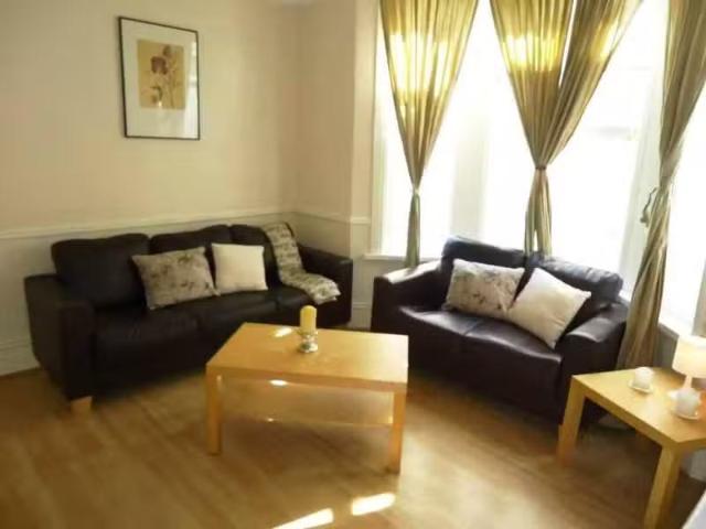Cozy 2 BA 5 bedroom house for rent in Africa Gardens, Heath, C.
