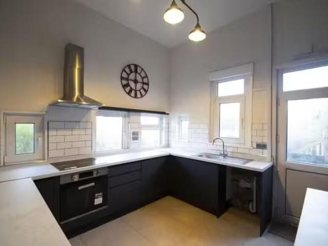 Deal! 2 BA 5 bedroom house for rent in Clodien Avenue, Heath.