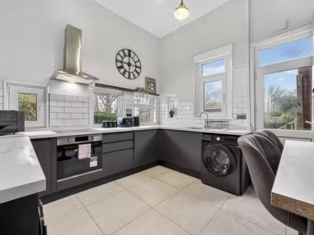 Deal! 2 BA 5 bedroom house for rent in Clodien Avenue, Heath.