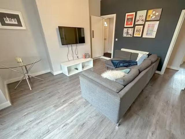 Cozy 2 BA 5 bedroom house for rent in Stanley Street, L7 0JN.