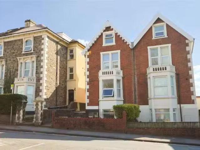 For Rent! 2 BA 5 bedroom terraced house for rent in Church Roa.