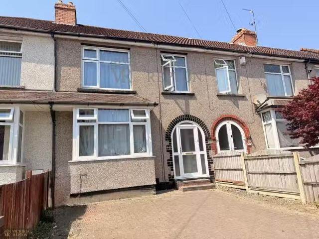 Just in! 2 BA 5 bedroom terraced house for rent in Fourth Aven.