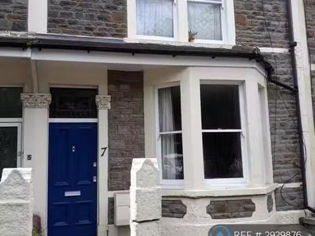Just in! 2 BA 5 bedroom terraced house for rent in Stanbury Av.