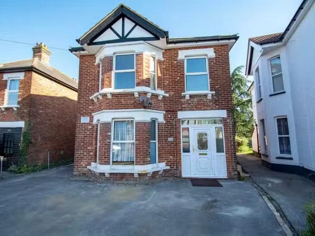 Rental! 2 BA 6 bedroom detached house for rent in Alma Road, C.
