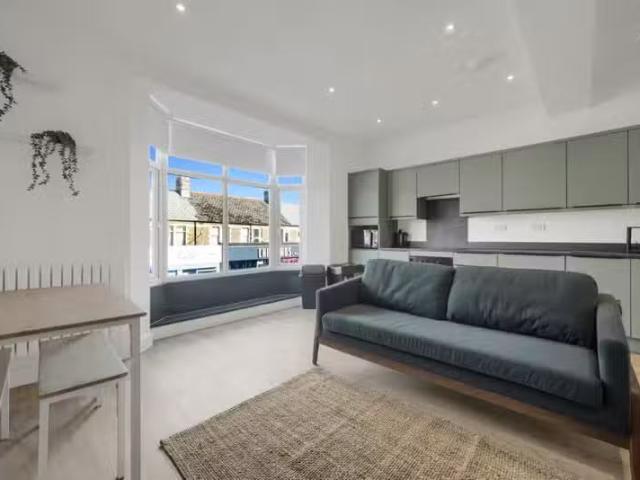 Rental! 2 BA 6 bedroom flat for rent in Albany Road, Roath, CF24