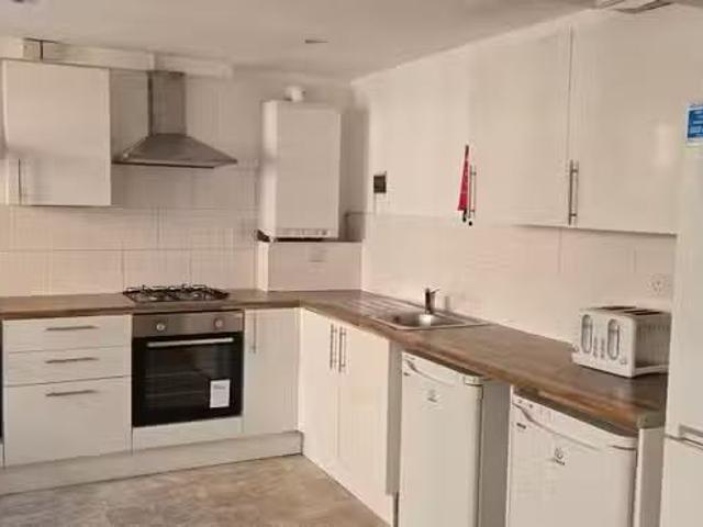 Deal! 2 BA 6 bedroom house for rent in Garmoyle Road, Liverpoo.