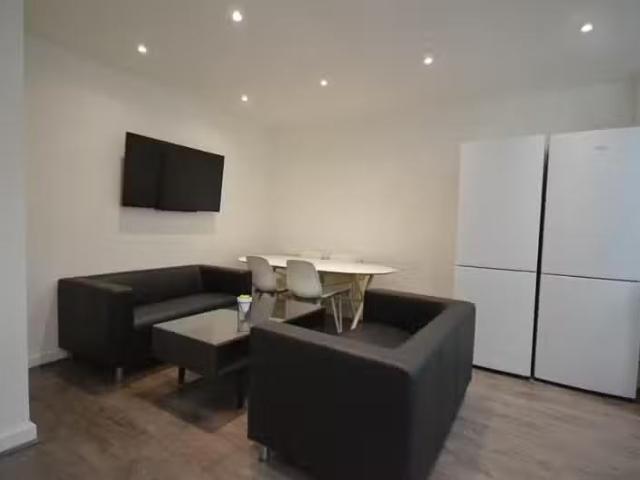 Deal! 2 BA 6 bedroom house share for rent in Molyneux Road, Li.