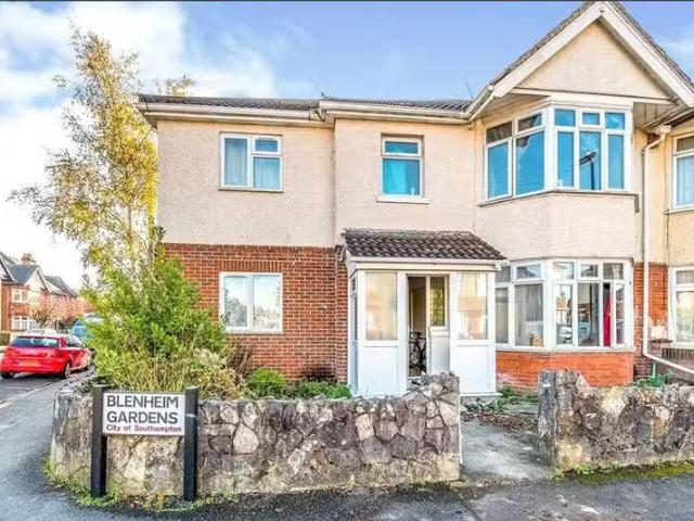 Cozy 2 BA 6 bedroom House to rent, Blenheim Gardens, Southampt.