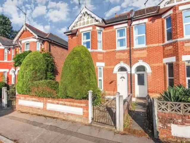 Just in! 2 BA 6 bedroom property for rent in Fortescue Road, B.