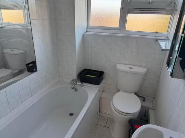 Cozy 2 BA Studio flat for rent in Tennyson Avenue, Canterbury.