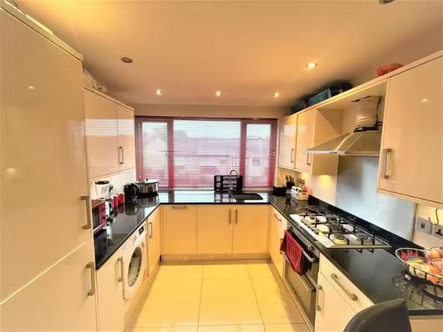 Unique 2 bedroom terraced house for rent in The Orchard, Kings.