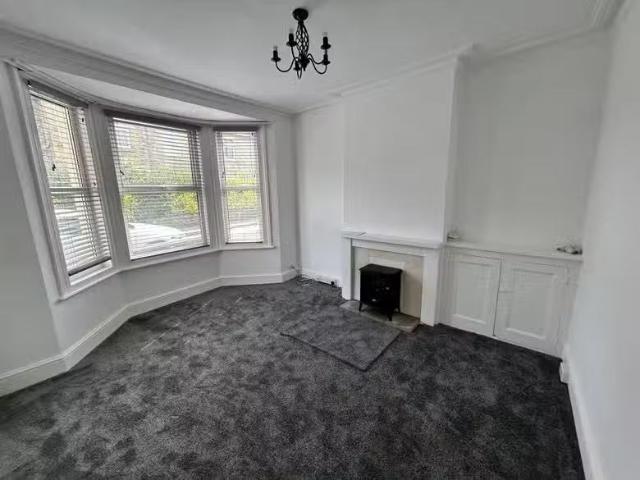 Just in! 2 bedroom terraced house for rent in Albert Road, Hyt.