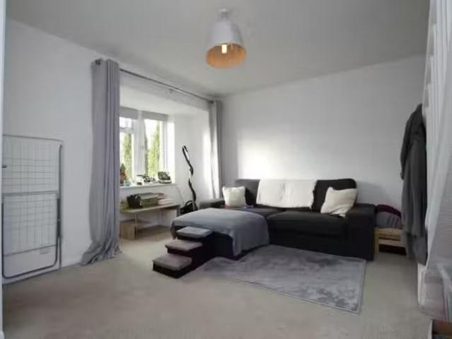 Nice 2 bedroom terraced house for rent in Little Meadow, Bradl.
