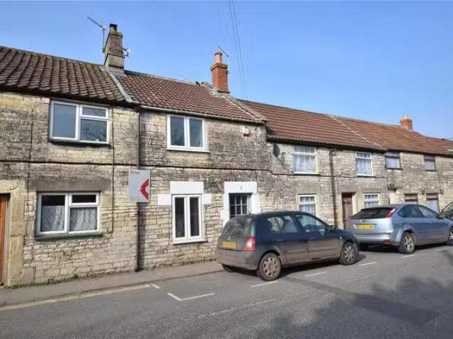 Just in! 2 bedroom terraced house for rent in North Road, Tims.